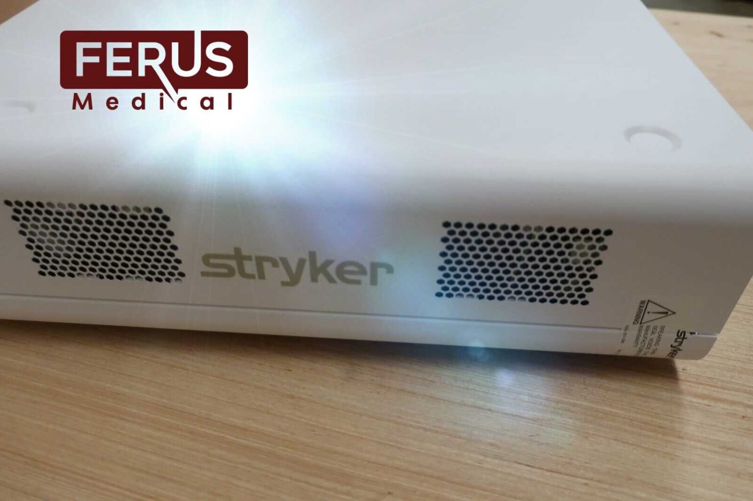 Stryker L11 AIM LED Auto Light Technology Light Source - ferusmedical.com